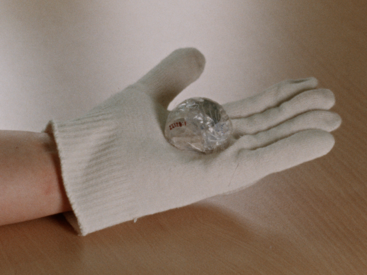 Aurinkokirja (2024) – Forum Box